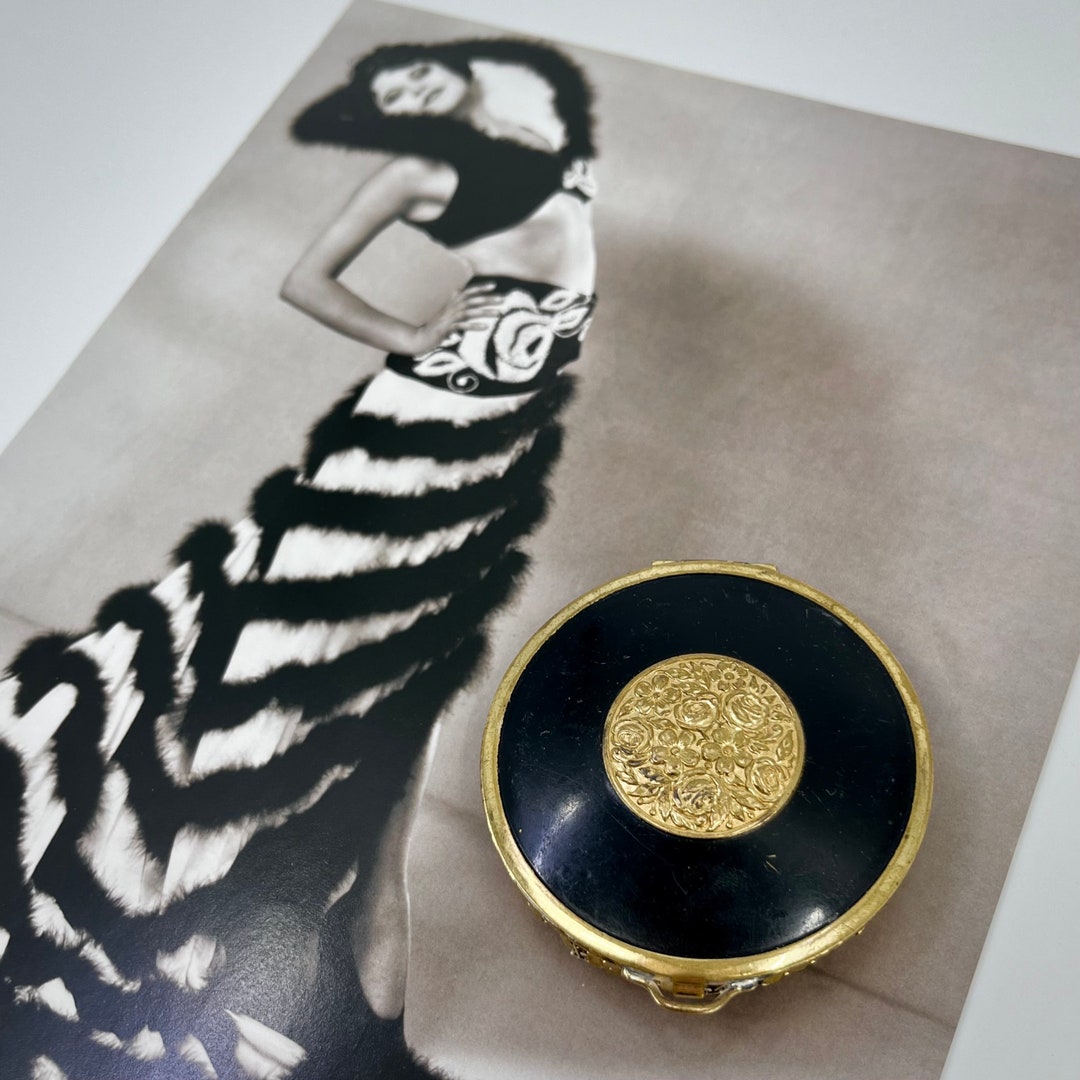 Vintage Compact Mirror With Mesh Cushioned Underside - Black and Gold ...