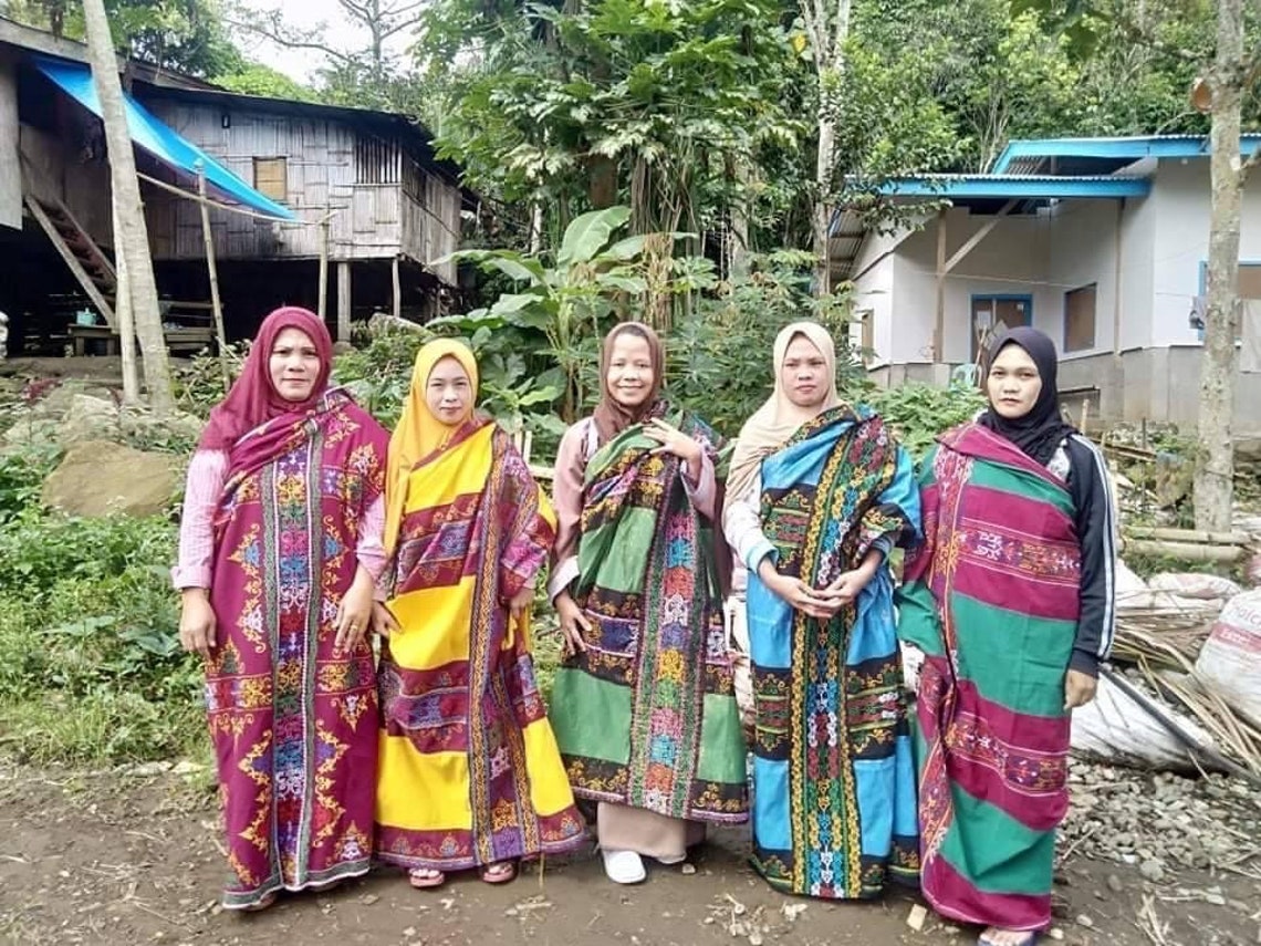 Maranao Malong Landap Traditional Outfit Philippines - Etsy