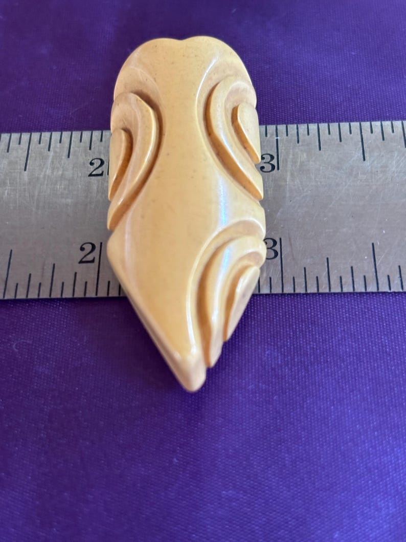 Vintage Butterscotch Bakelite Carved Fur Clip - Etsy