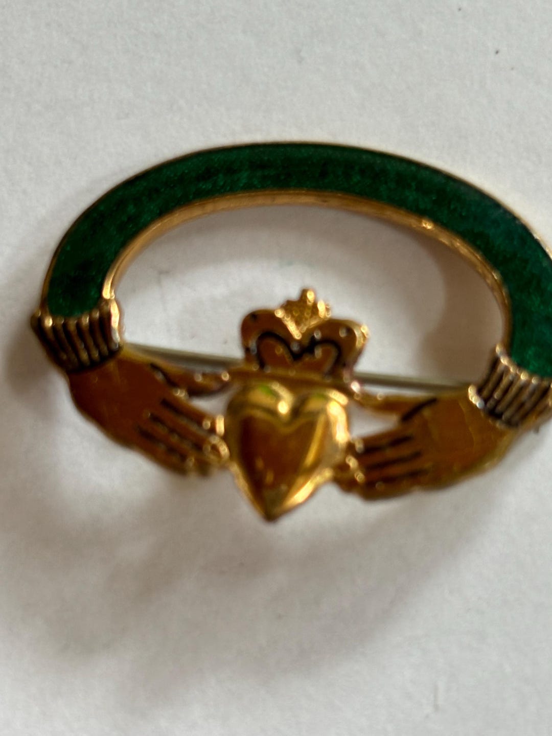 Goldtoned Claddish Irish Hands and Heart Brooch - Etsy