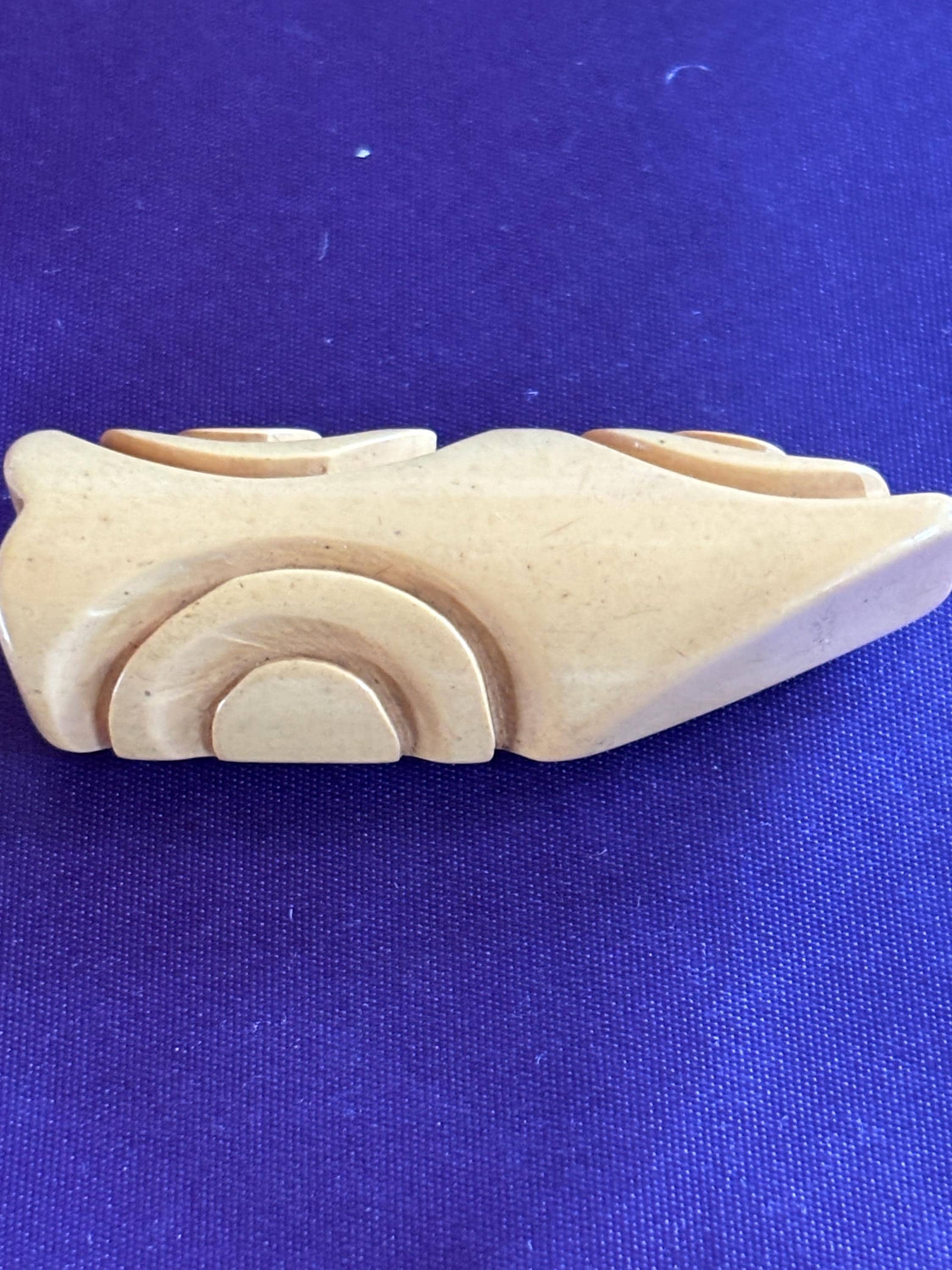 Vintage Butterscotch Bakelite Carved Fur Clip - Etsy