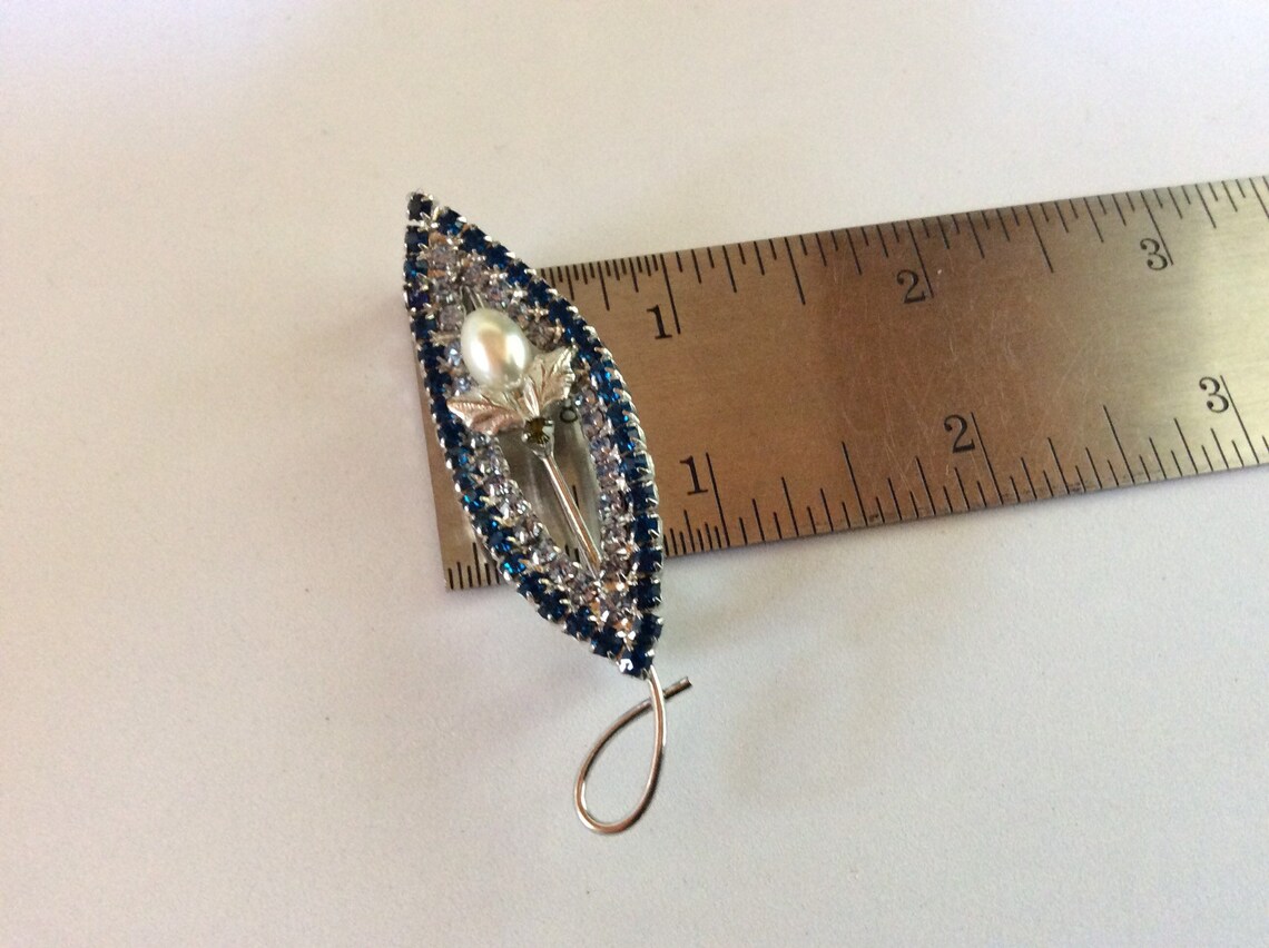 Lovely Vintage Blue Rhinestoned Leaf Brooch Etsy