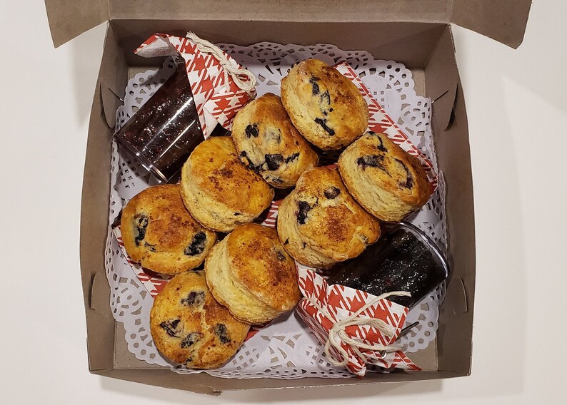Mothers Day Freshly Baked Scones, Scone Gift Box, Picnic Box, 8 Pieces ...