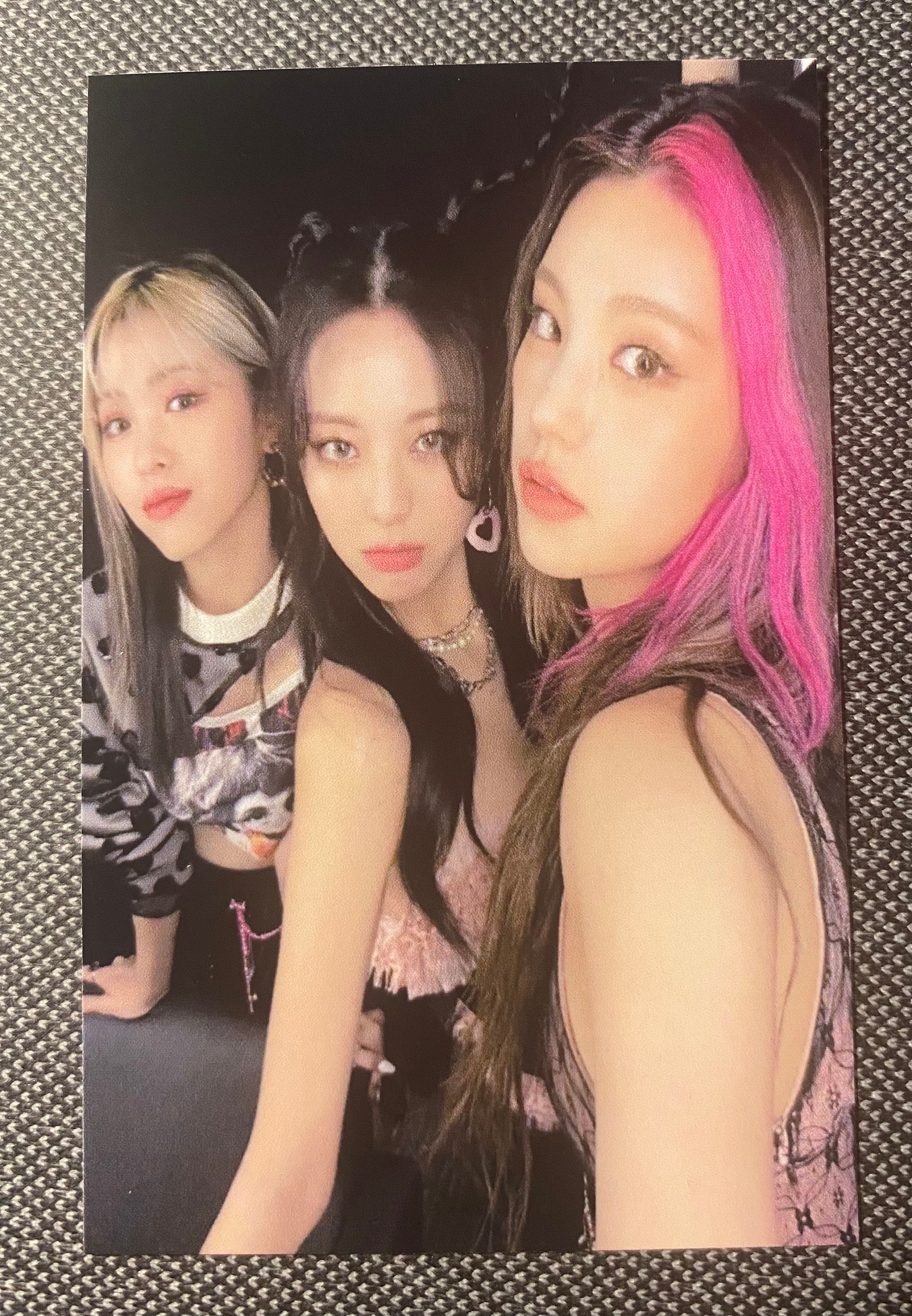 ITZY Glossy Photocards With Freebies Included! - Etsy
