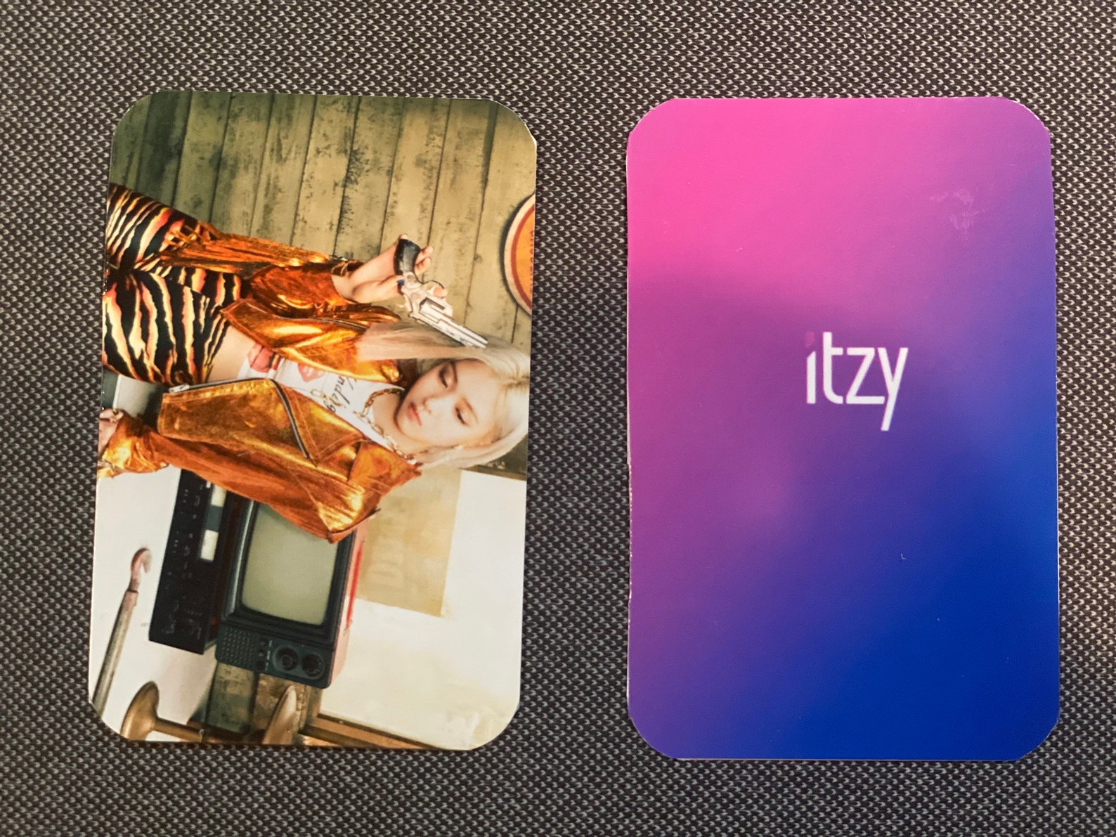 ITZY Glossy Photocards With Freebies Included - Etsy