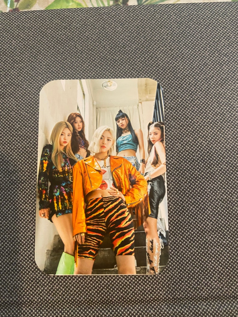 ITZY Glossy Photocards With Freebies Included - Etsy