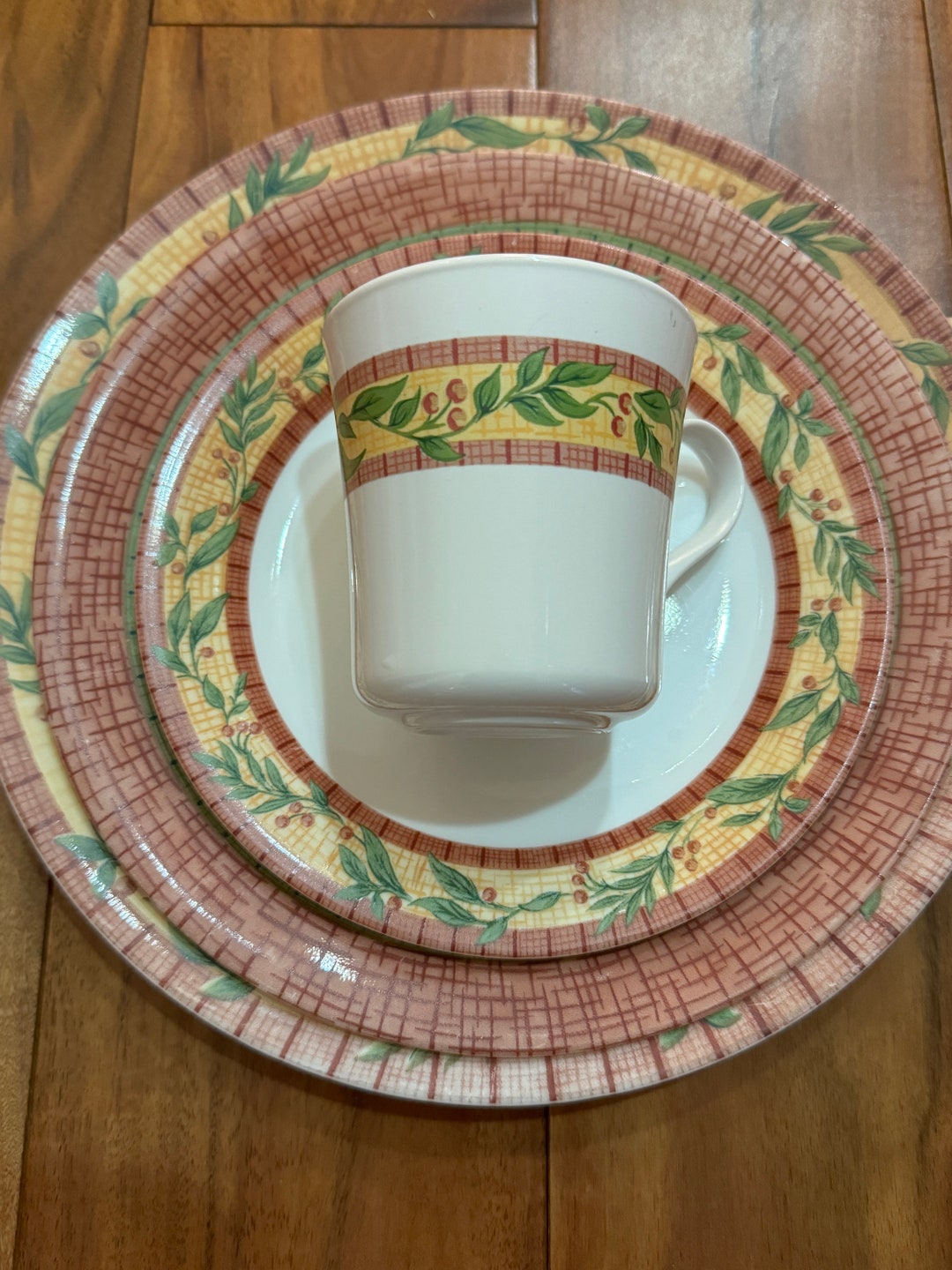 Corelle Spiceberry Dinnerware Set: Vintage Christmas Farmhouse Service ...