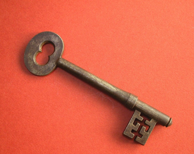 Antique British Rim Lock Key With Flat Bow - Etsy