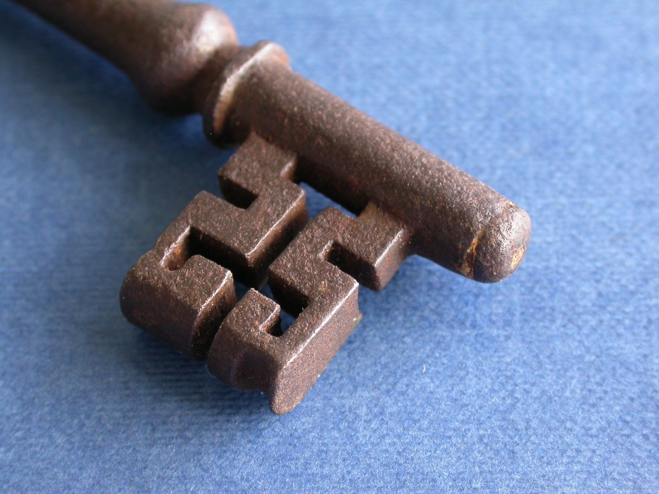 Georgian Rim Lock Iron Key With Wire Bow - Etsy