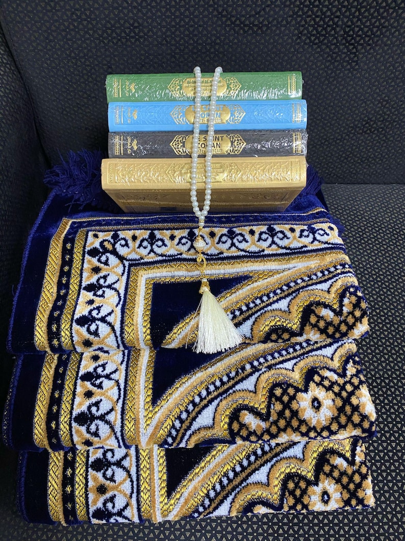 Personalized Islamic Gift Set: Quran, Prayer Rug & Rosary - Medina ...
