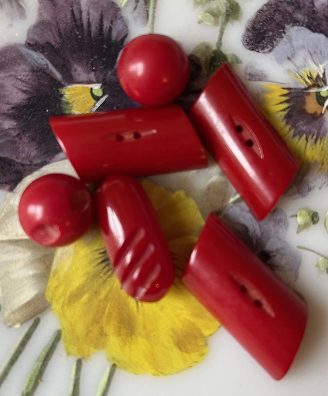 Six Vintage Red Bakelite Buttons. Sew Through Rods Balls and Carved Rod ...