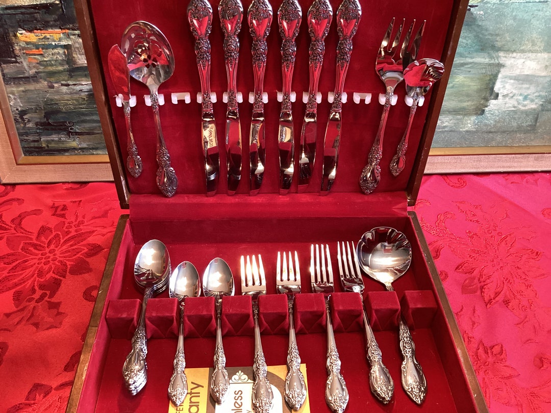 Woodsworth Pattern Oneida Stainless Steel Elegant Roses 35 Pieces in ...