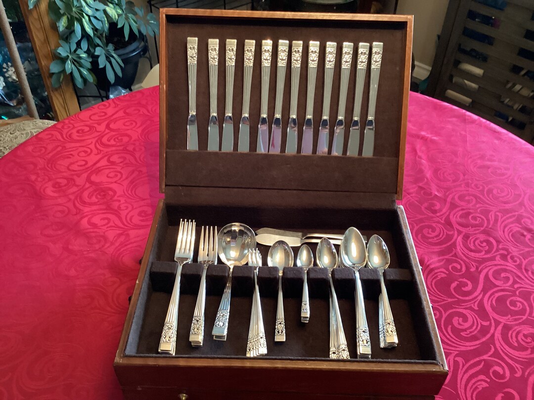 90 Pieces of Coronation Pattern Silver Plated 1936 Art Deco Oneida ...