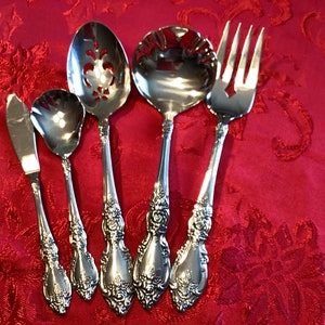 Woodsworth Pattern Oneida Stainless Steel Elegant Roses 35 Pieces in ...