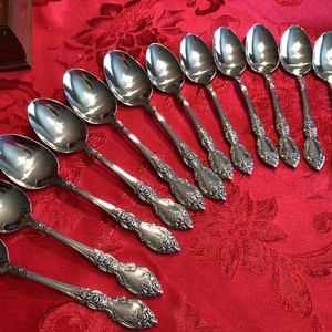 Woodsworth Pattern Oneida Stainless Steel Elegant Roses 35 Pieces in New Condition Tableware ...