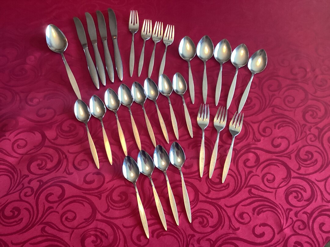 29 Pieces of Oneida Craft Stainless Winter Song Pattern Additional or ...