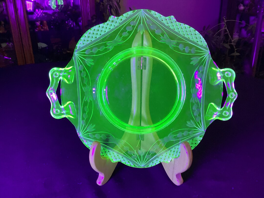 UV Uranium Vaseline Elegant Etched Display Plate Great Addition to Any ...