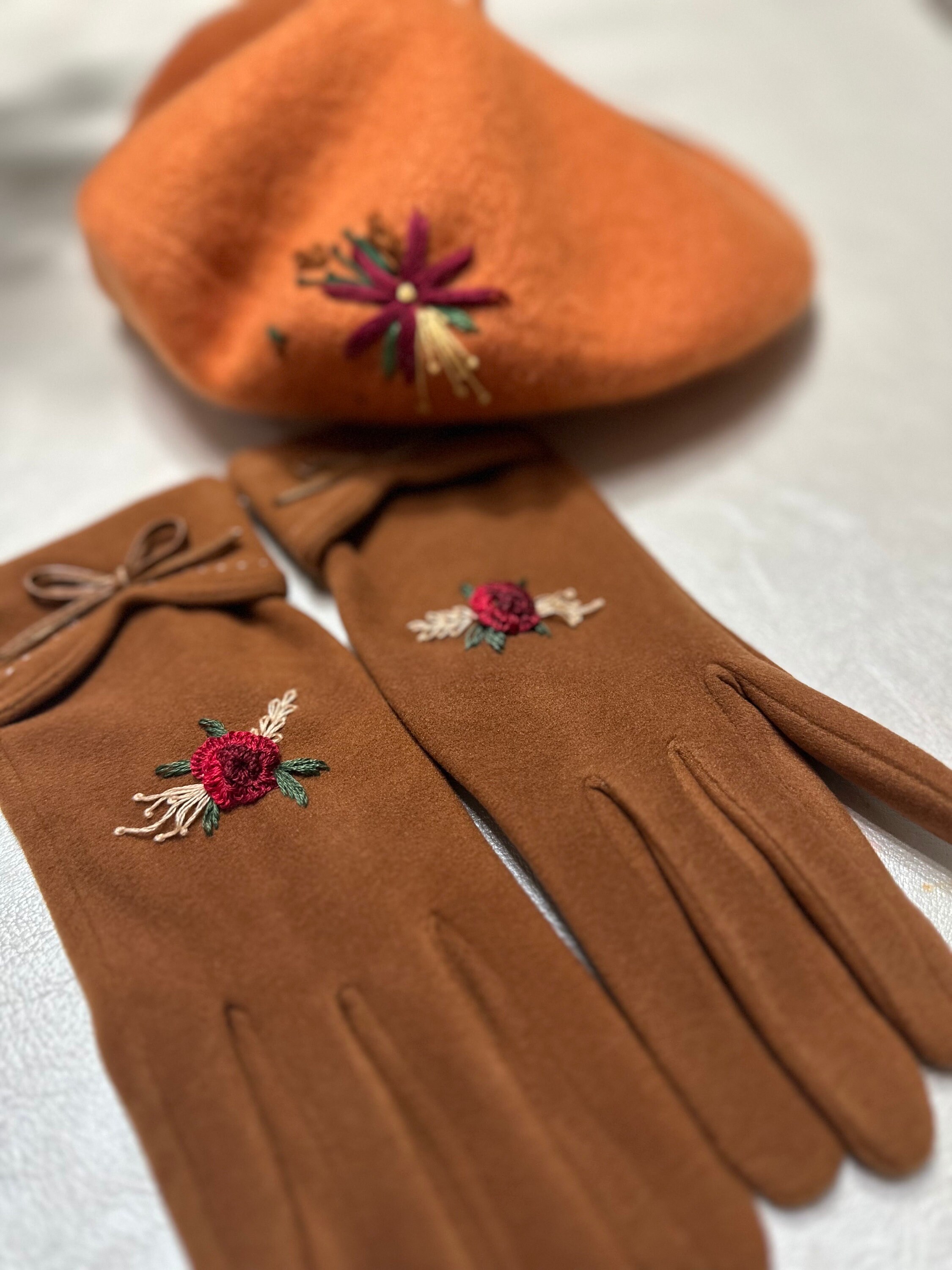Hand Embroidered Elegant Vintage Gloves. - Etsy