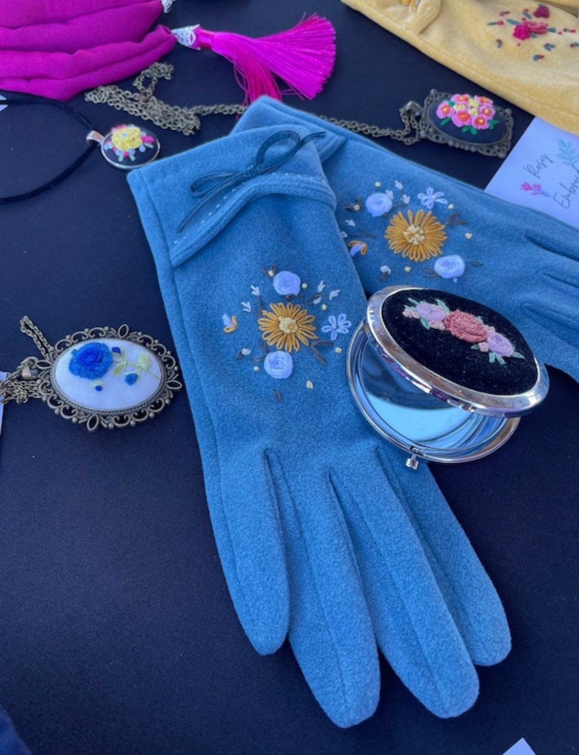 Hand Embroidered Elegant Vintage Gloves. - Etsy