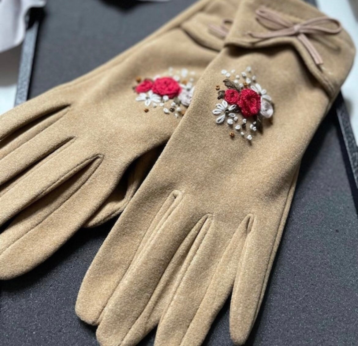 Hand Embroidered Elegant Vintage Gloves. - Etsy