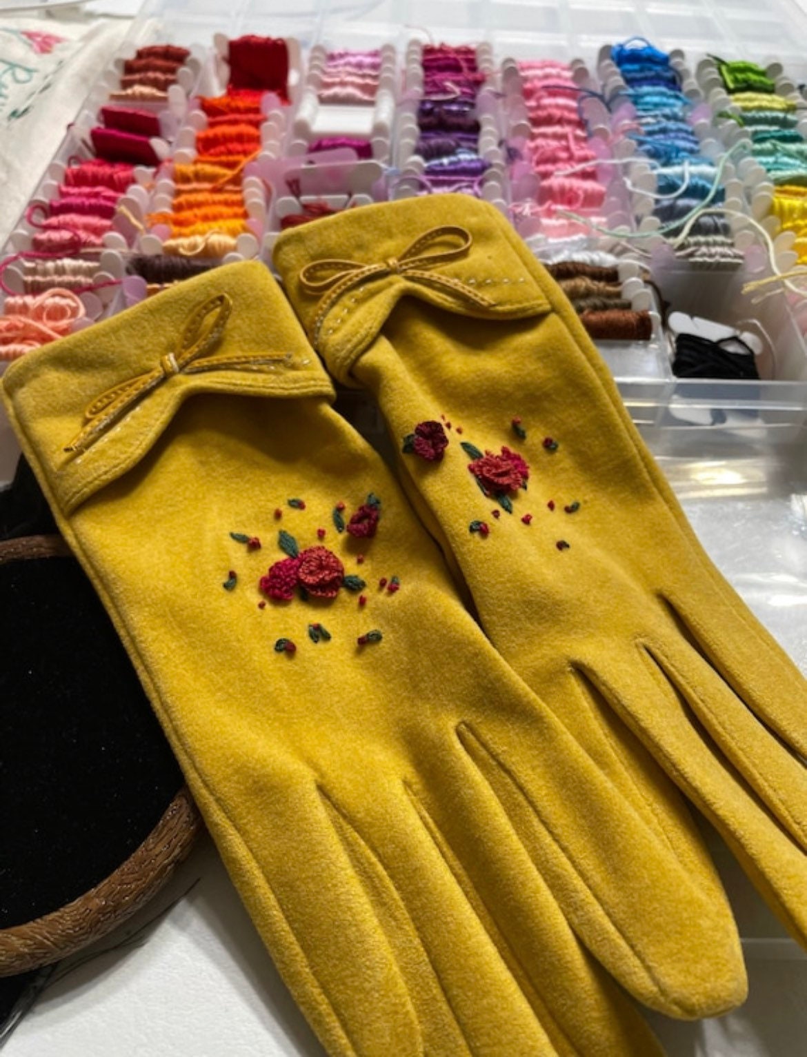 Hand Embroidered Elegant Vintage Gloves. - Etsy