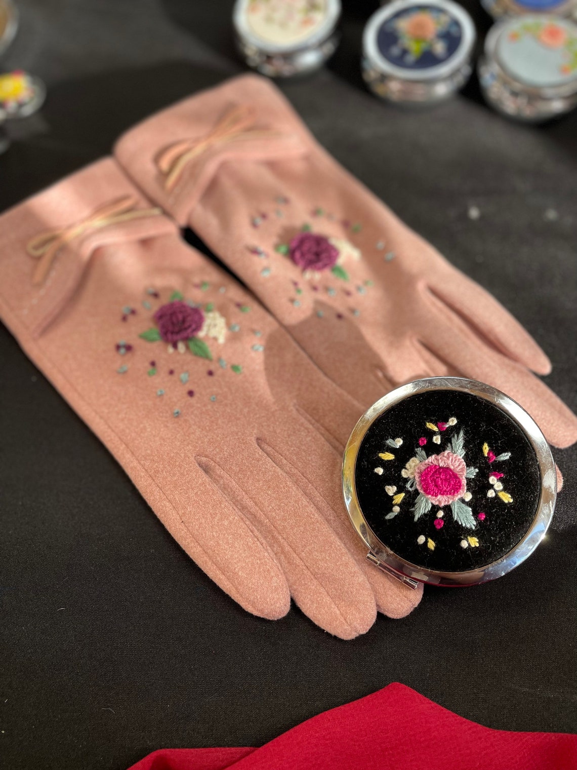 Hand Embroidered Elegant Vintage Gloves. - Etsy