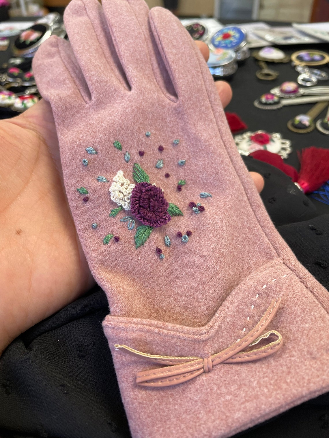 Hand Embroidered Elegant Vintage Gloves. - Etsy