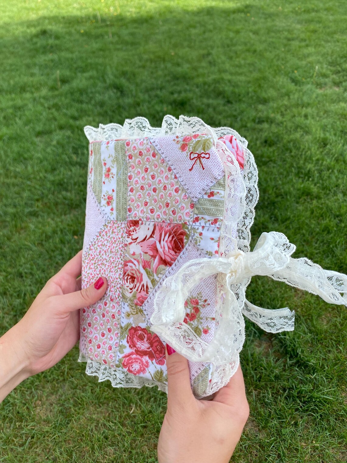 Bows & Roses Bible Cover | Bible Sleeve | Quilted Scripture Cover ...