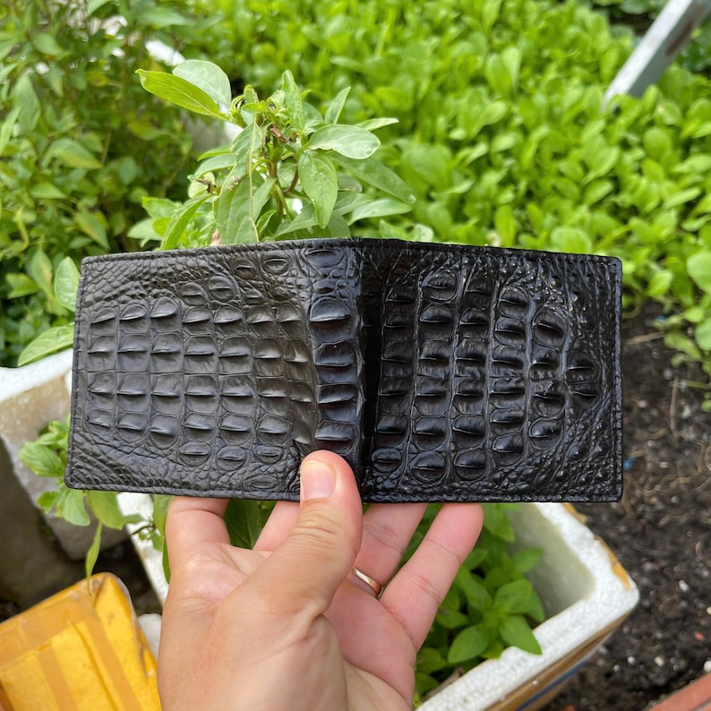 Black Hornback Genuine Gator Leather Bifold Wallet: Handmade Card ...