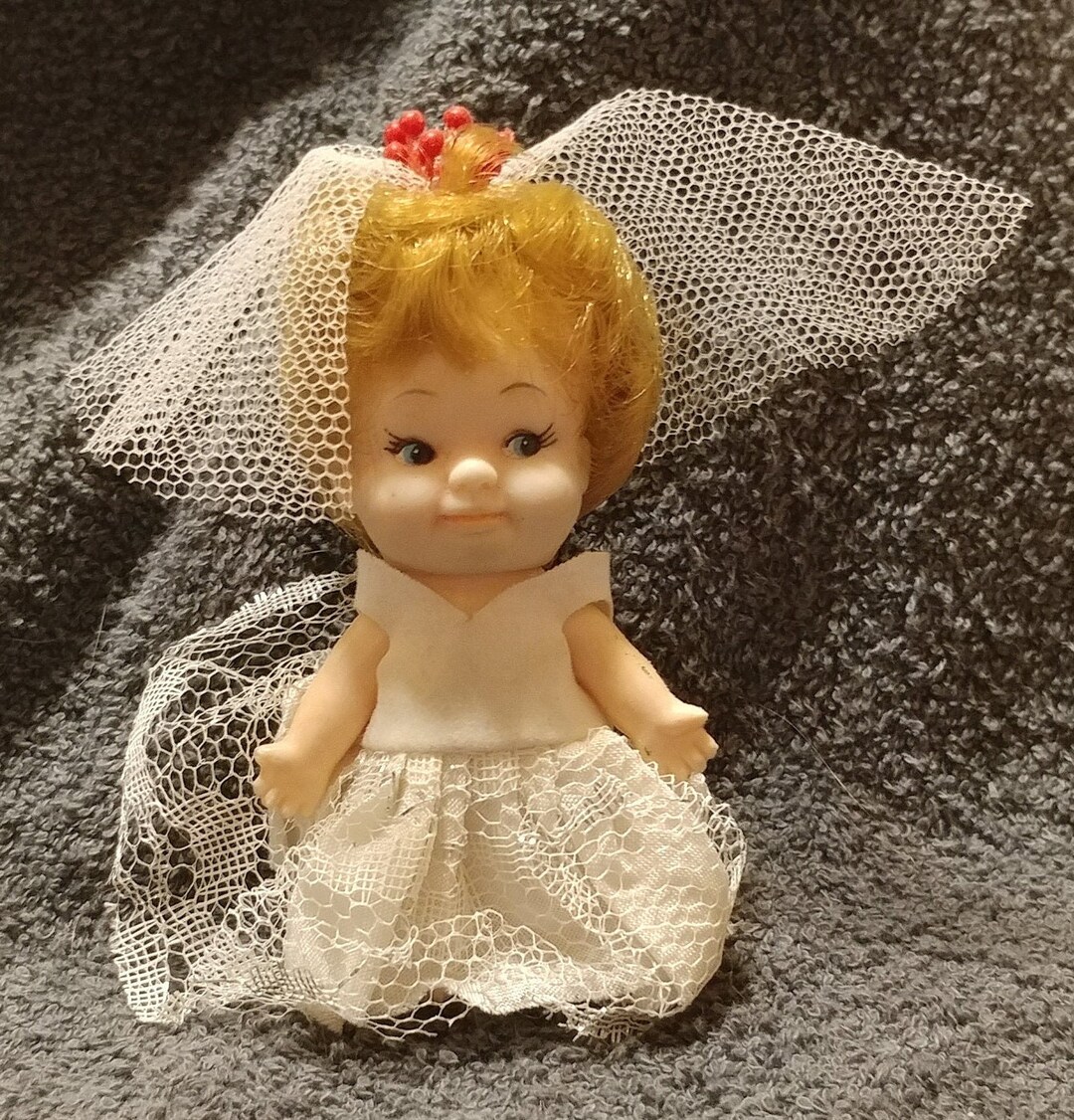 Vintage 4 Plastic / Rubber Pee Wee Doll in A White Bride's Dress ...