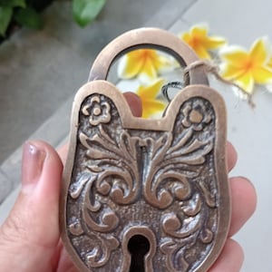 Vintage Ornate Flower Old PADLOCK Solid Brass Antique Key Working Lock ...