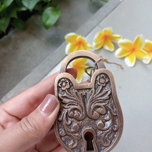 Vintage Ornate Flower Old PADLOCK Solid Brass Antique Key Working Lock ...
