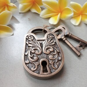 Vintage Ornate Flower Old PADLOCK Solid Brass Antique Key Working Lock ...