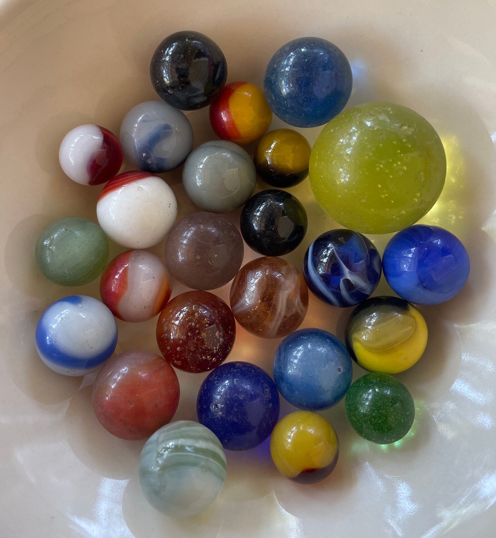Twenty five vintage marbles with a shooter from the 1940s. | Etsy