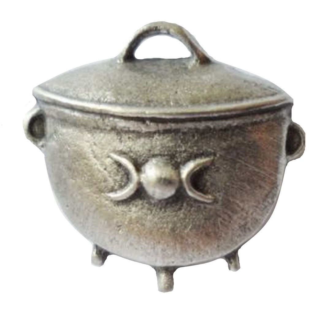 Witches Cauldron Small Pin Badge - Hand Made in the United Kingdom - Etsy
