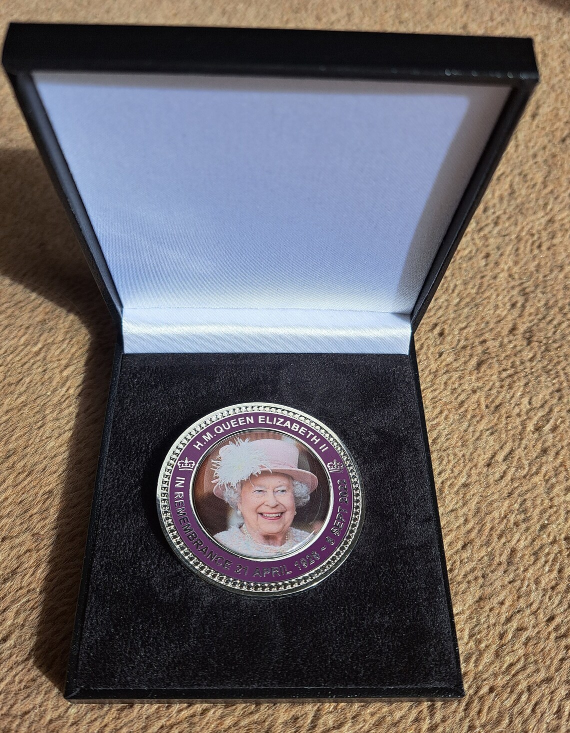 Queen Elizabeth II Commemorative Coin in Box - A Life of Service - Etsy