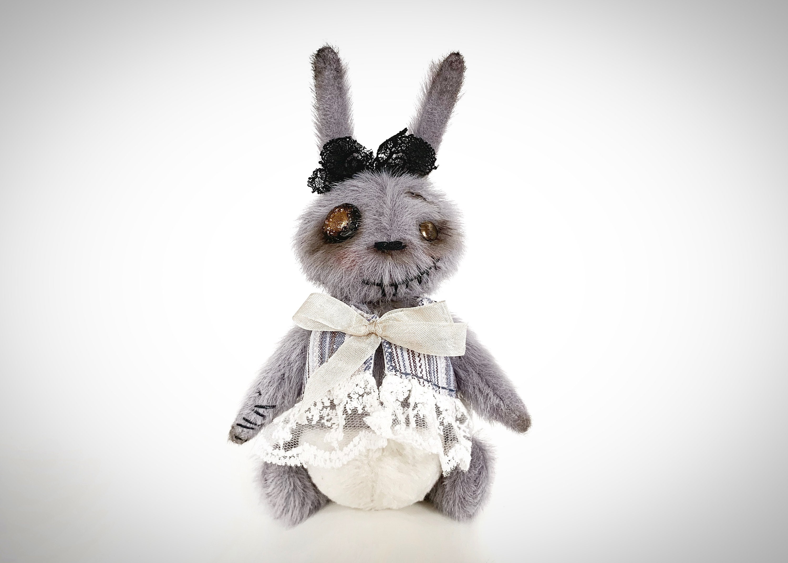 Gruselig niedlicher Plüsch Hase Goth Plüsch Puppe Horror Stoffpuppe ...