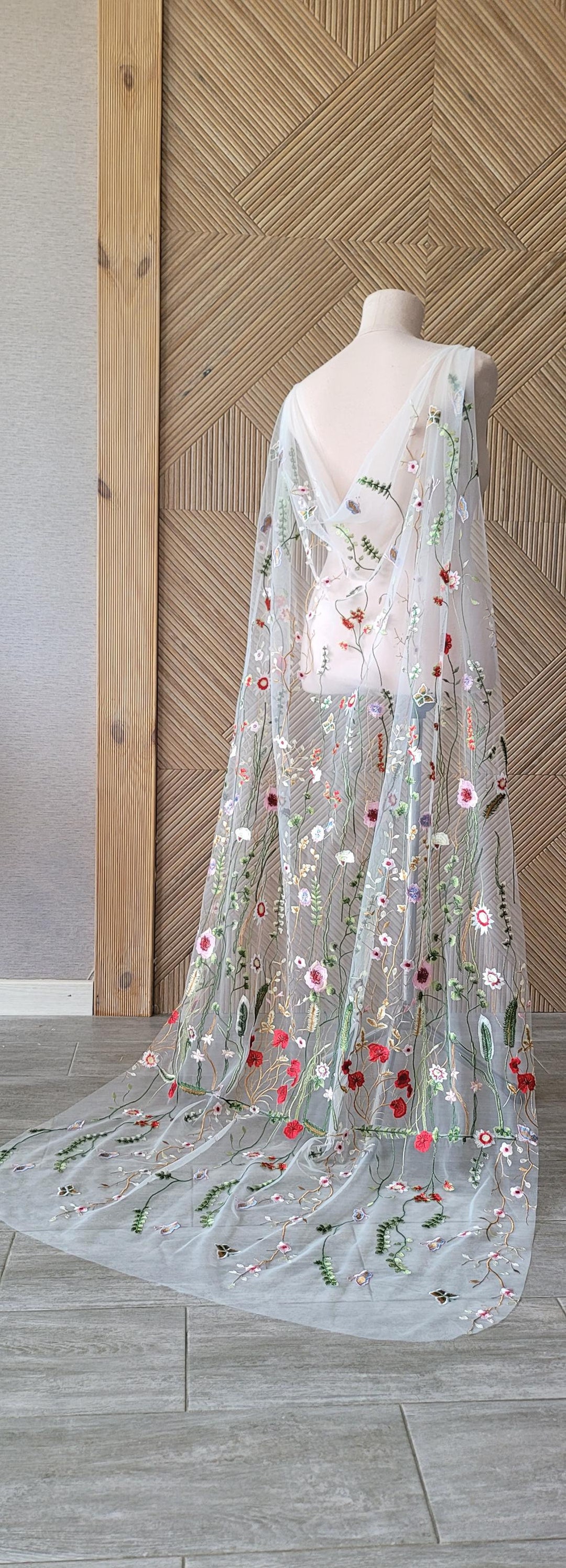 Secret Garden Flowers Cape, Botanical Floral Cape, Green Vines ...