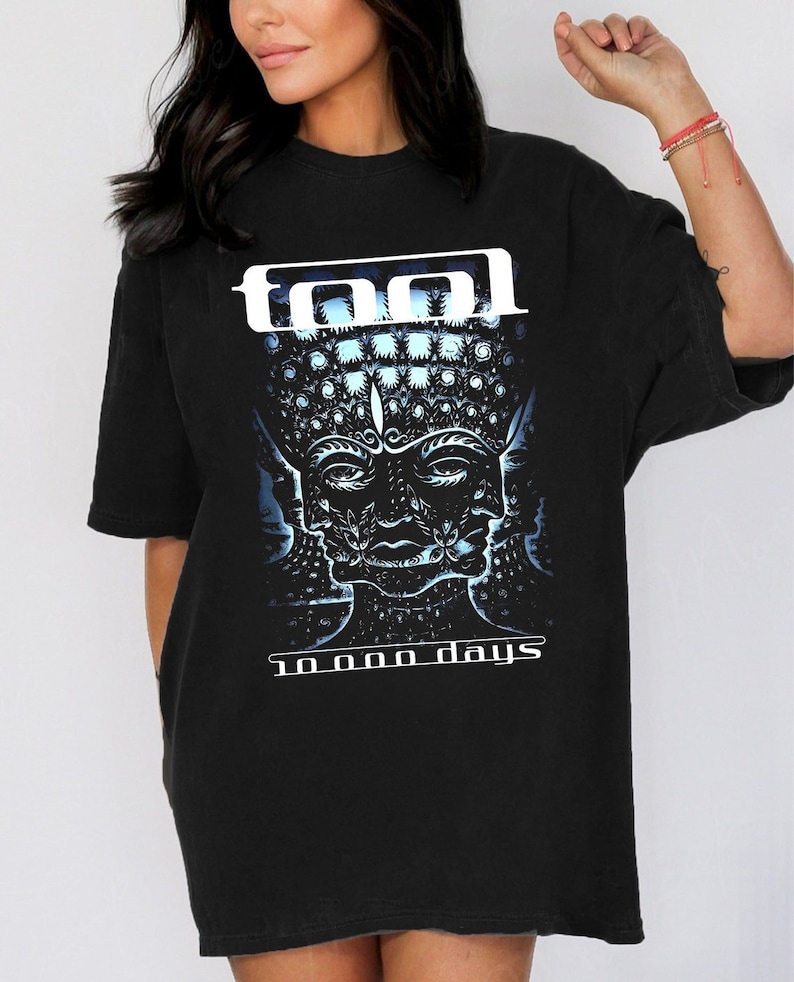 Vintage Tool Band 10000 Days Sweatshirt, Tool in Concert T-shirt ...