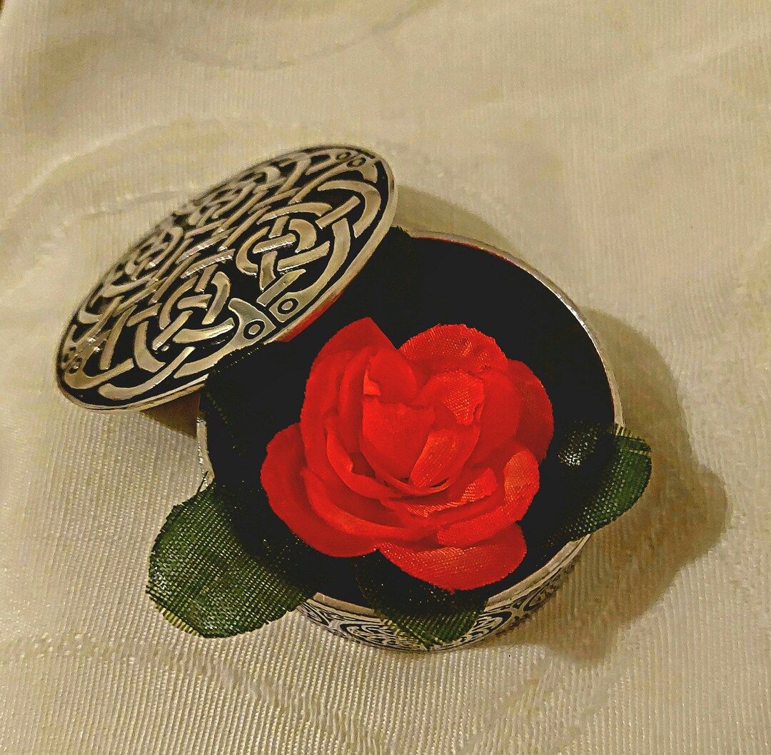 Beautiful Never Ending Celtic Knot Trinket Box. Means Strength and ...