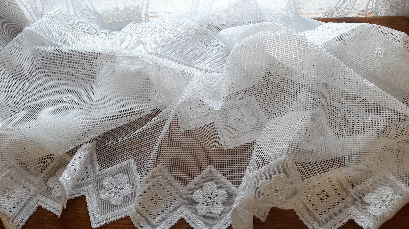 Vintage Snow White Translucent Polyester Valance Curtain , Net Curtains ...
