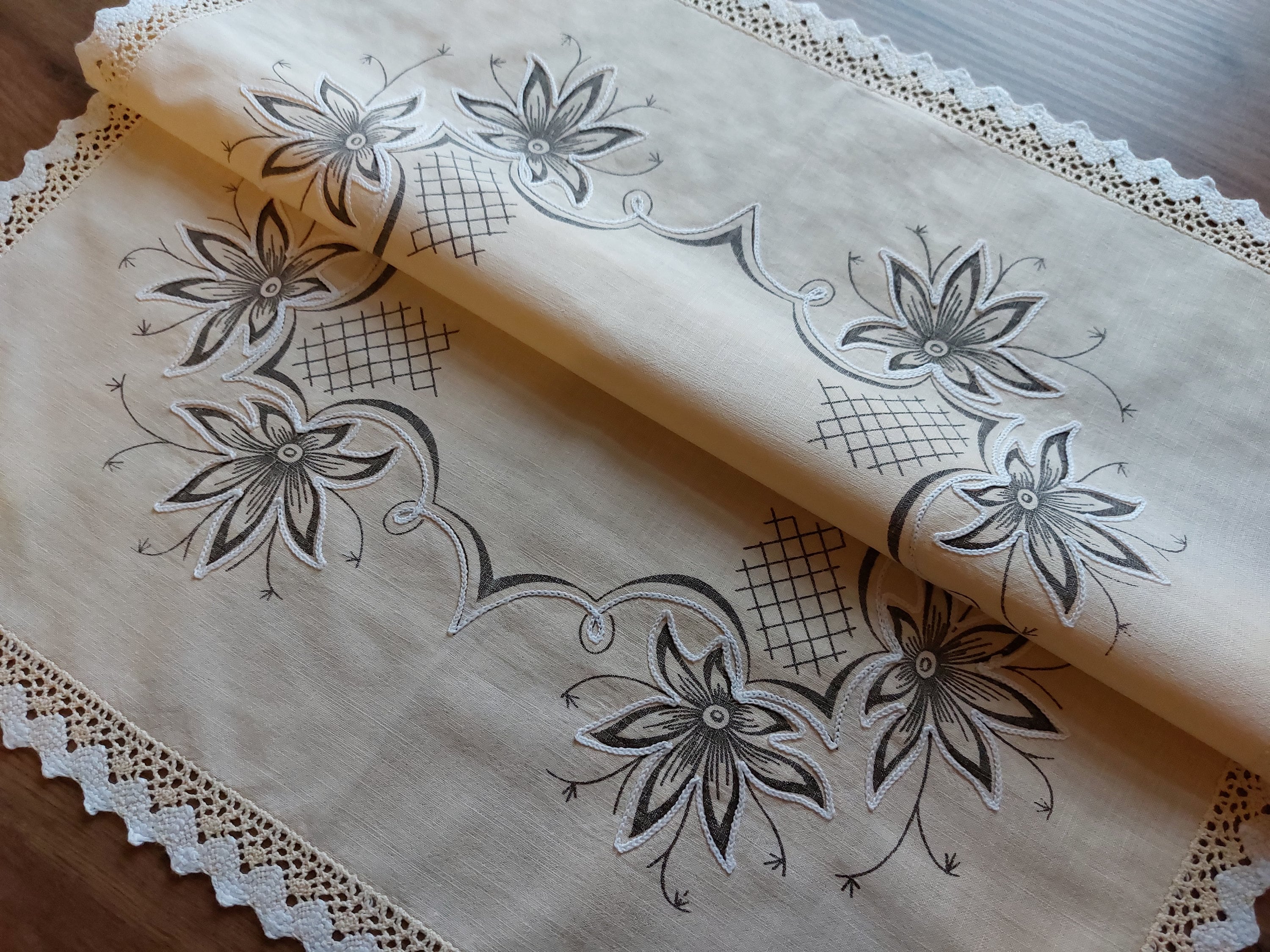 Vintage Handmade Embroidered With Lace Edges Table Mat - Etsy