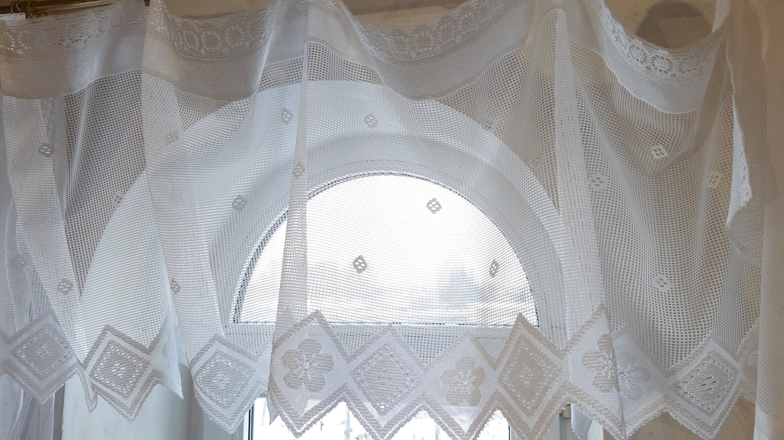 Vintage Snow White Translucent Polyester Valance Curtain , Net Curtains ...