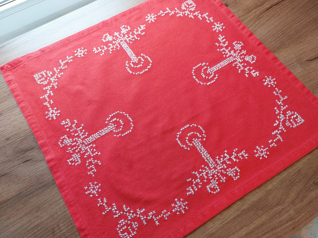 30s Hand Embroidered Red Christmas Table Mat Scandinavian - Etsy