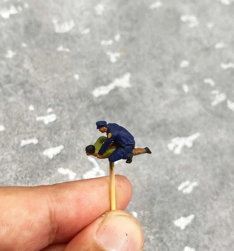 Police Catching Thief Figure HO 1/64 43 24 1/18 Scale Handpaint. - Etsy UK