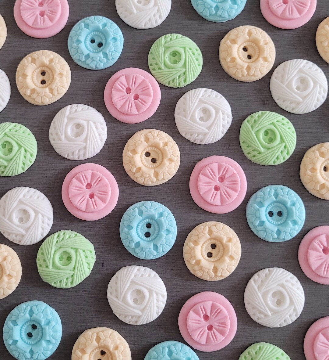 6 X Vintage Button Cake and Cupcake Toppers, Fondant Icing Button ...