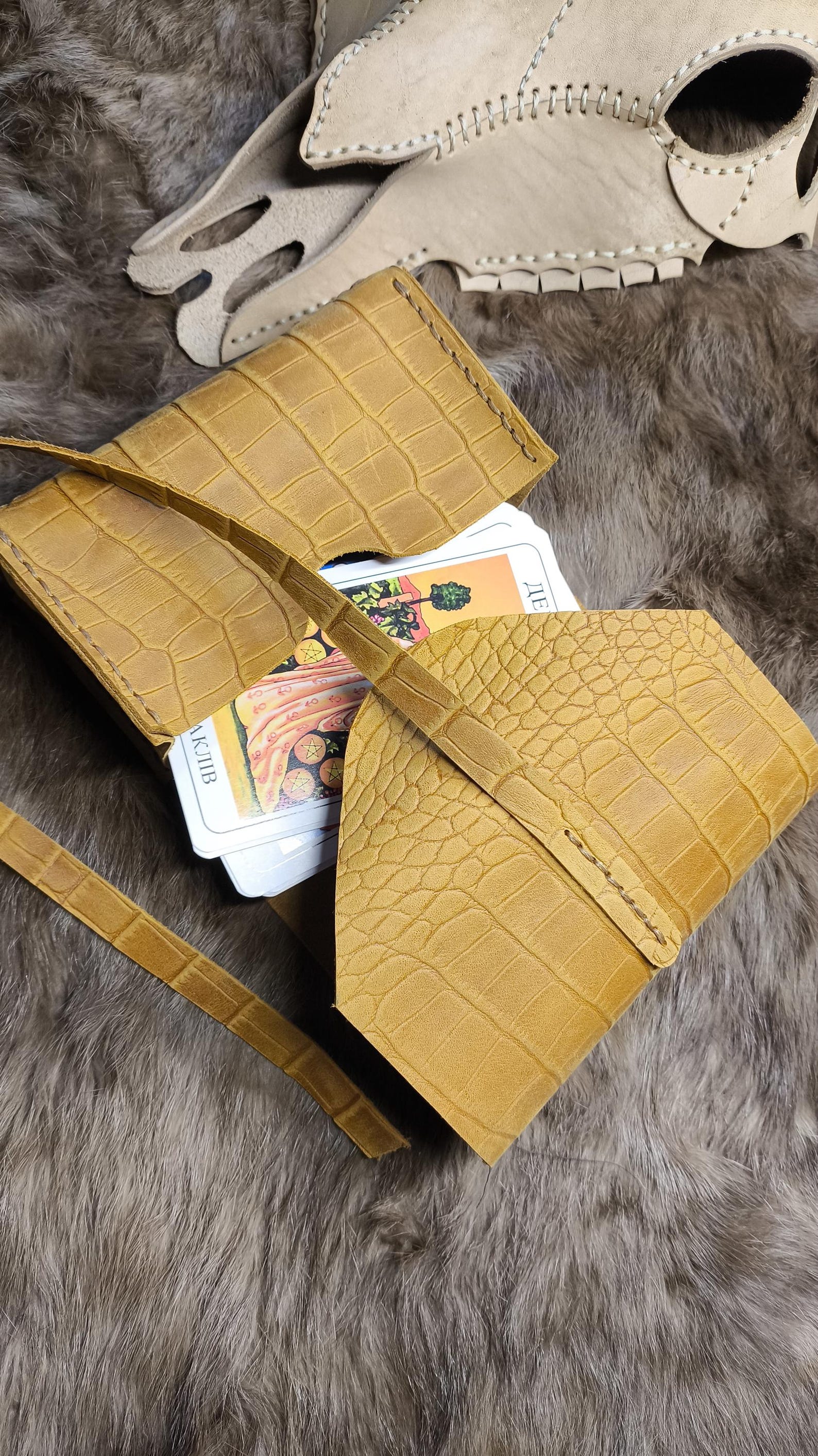 PDF Pattern and Video Tutorial for DIY Leather Tarot Card Case – Make ...