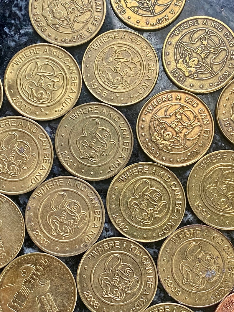 Vintage Chuck E Cheese & Showbiz Pizza Arcade Tokens - Etsy