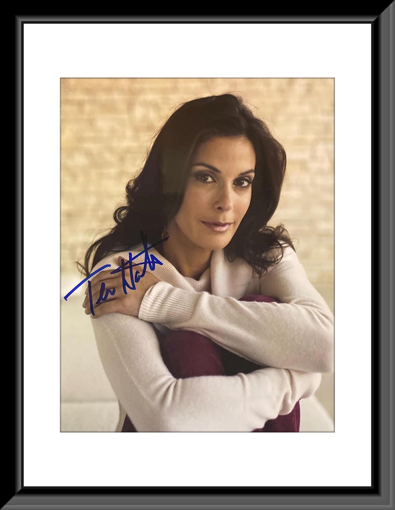 Teri Hatcher Signed Photo - Etsy