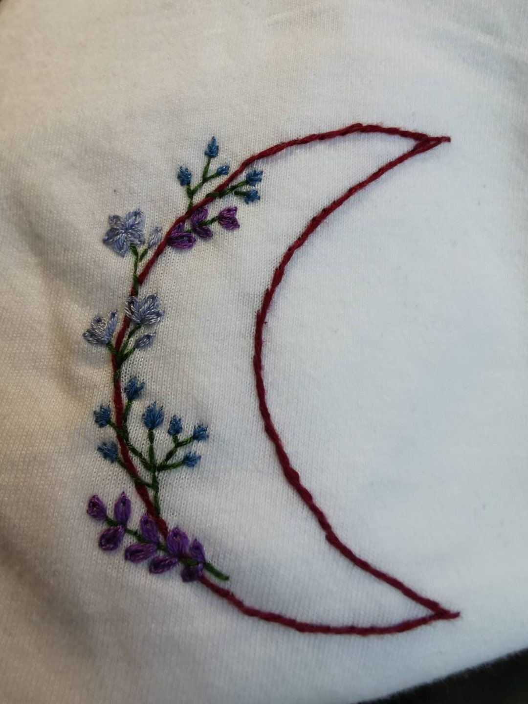 Hand Embroidered Moon And Flowers T-shirt Ladies Small - Etsy.de
